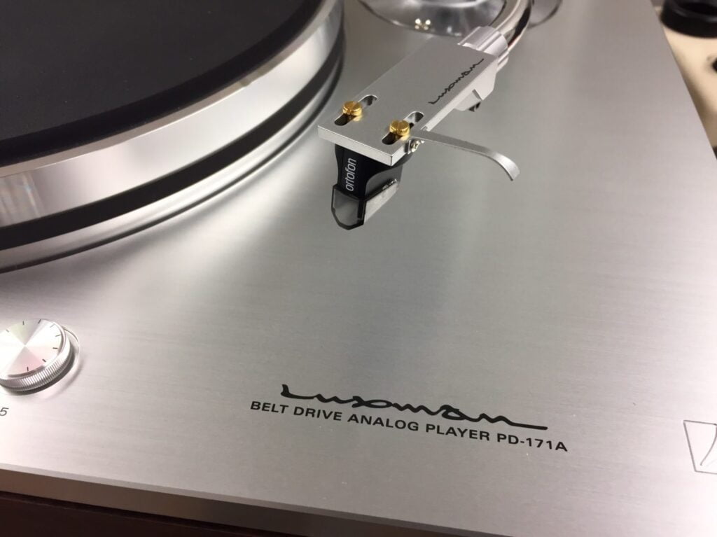 Luxman PD-171A Turntable Installation | LiQUiD AUDiO