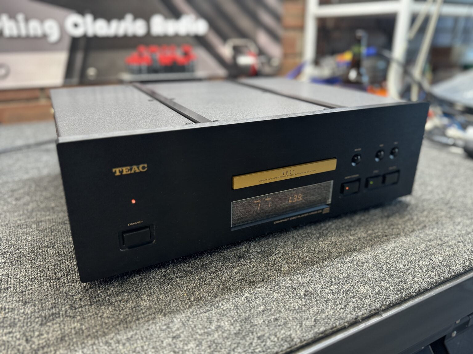 What's Better: An Older CD Player Or A New One? | LiQUiD AUDiO