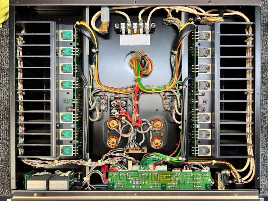 Gorgeous Accuphase P-360 Power Amplifier Overhaul | LiQUiD AUDiO